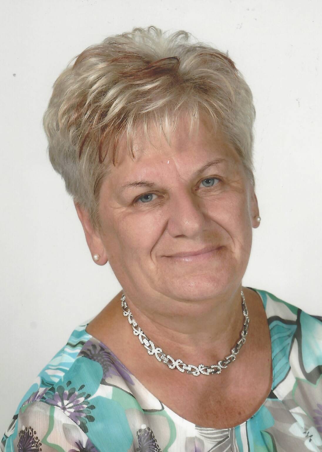 Odšli so … – Almaja